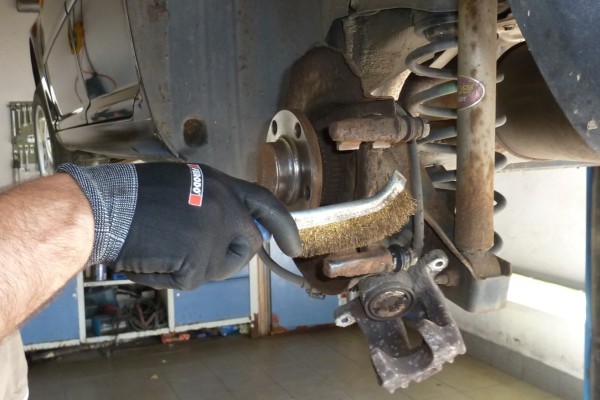 How to install brake pads correctly